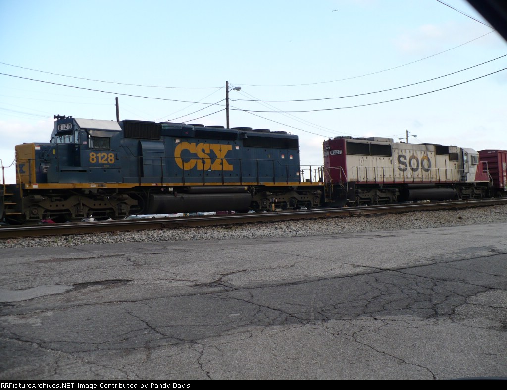 CSX 8128 & SOO 6027